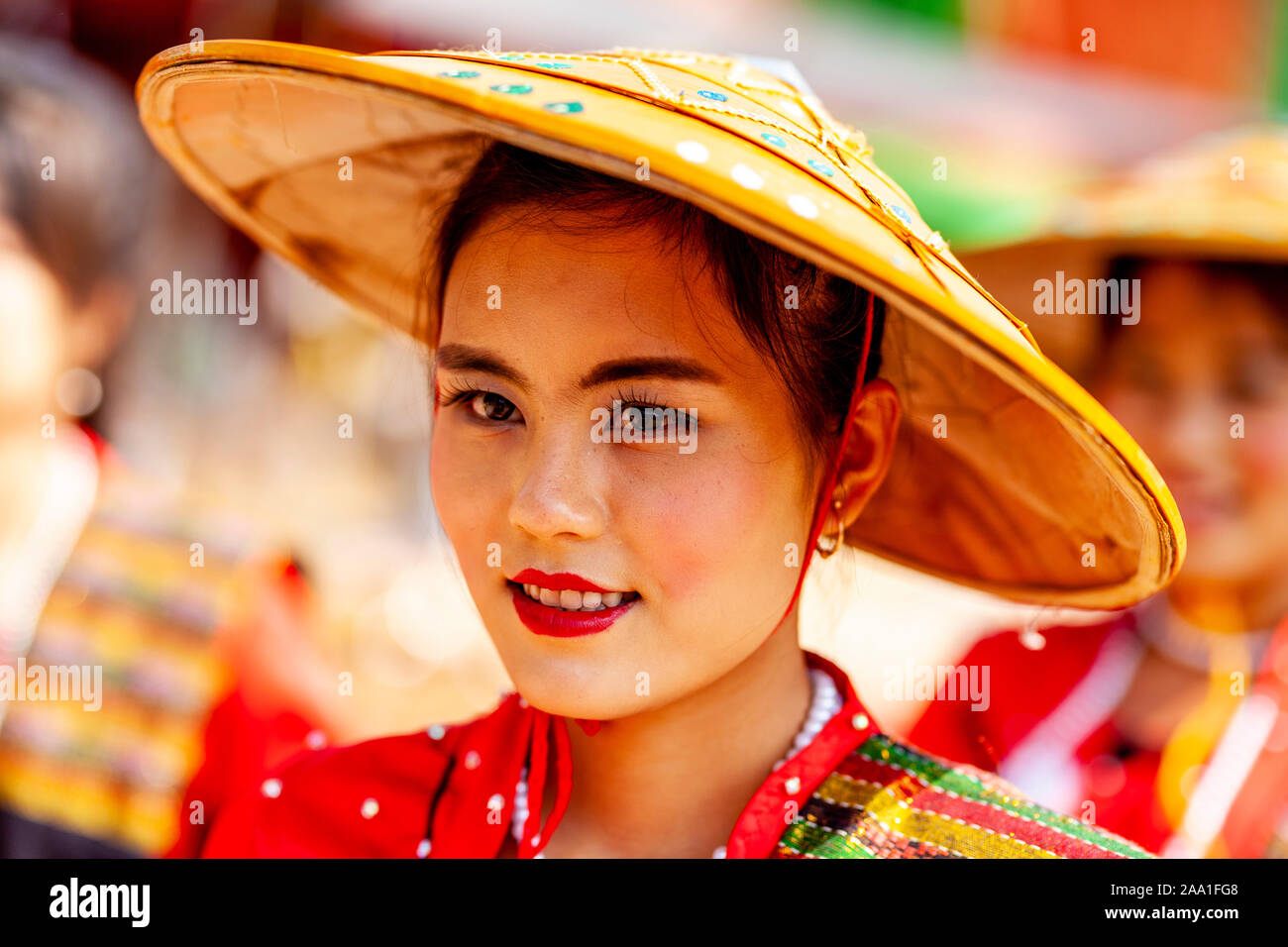 Beautiful young burmese woman hi-res stock photography and images - Alamy