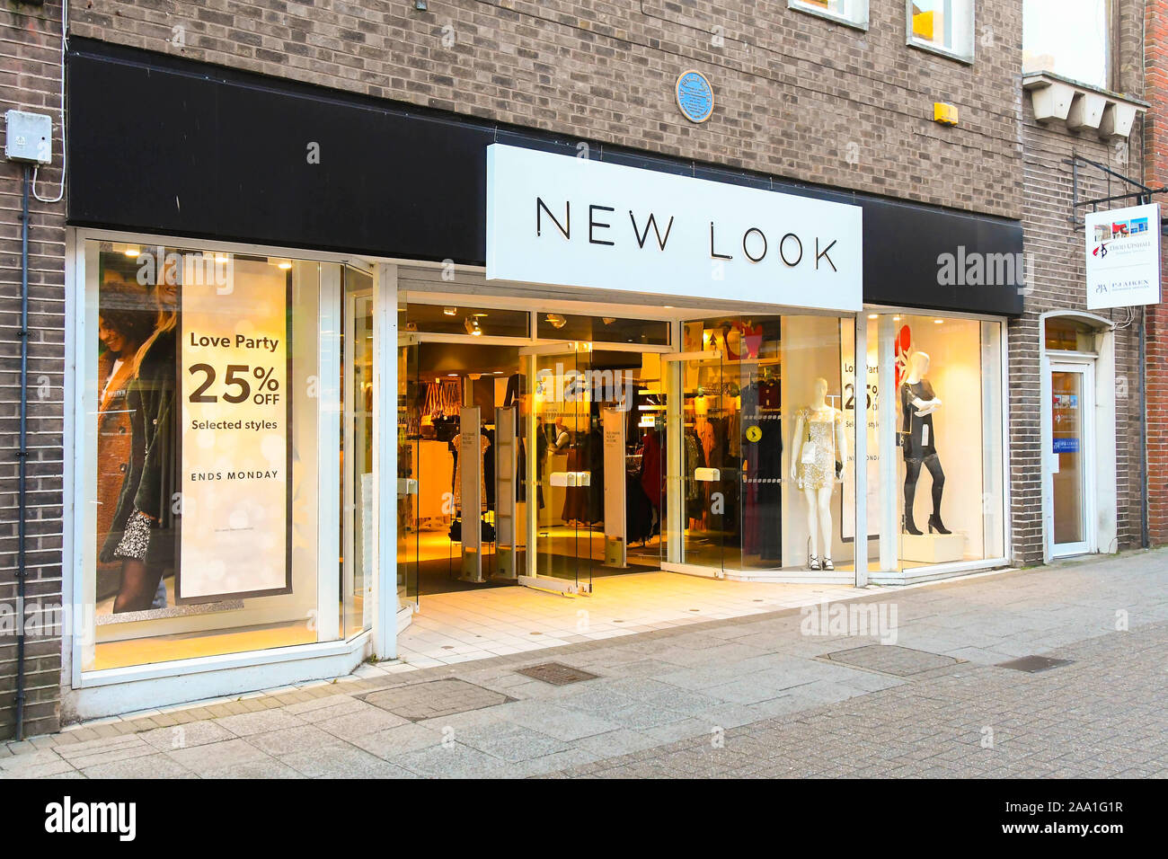 Business frontage hi-res stock photography and images - Alamy