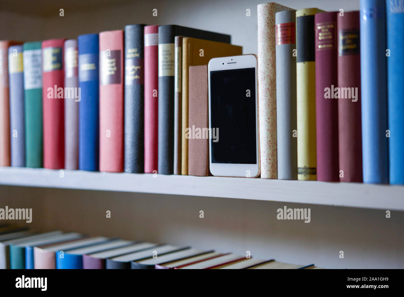 Bookshelf bookcase hi-res stock photography and images - Alamy