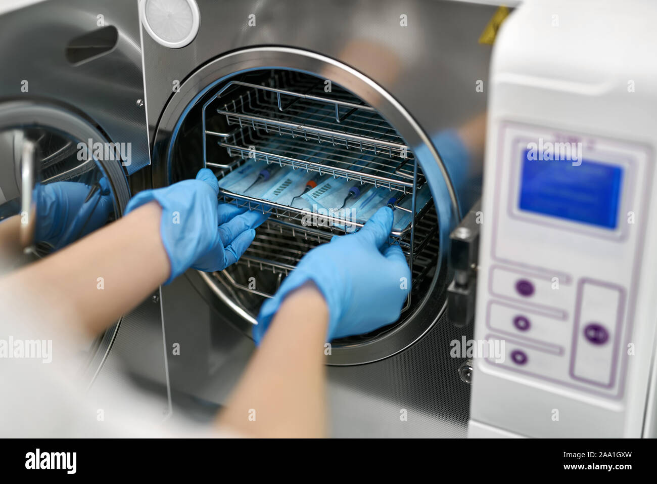 Ordination doctor hi-res stock photography and images - Alamy