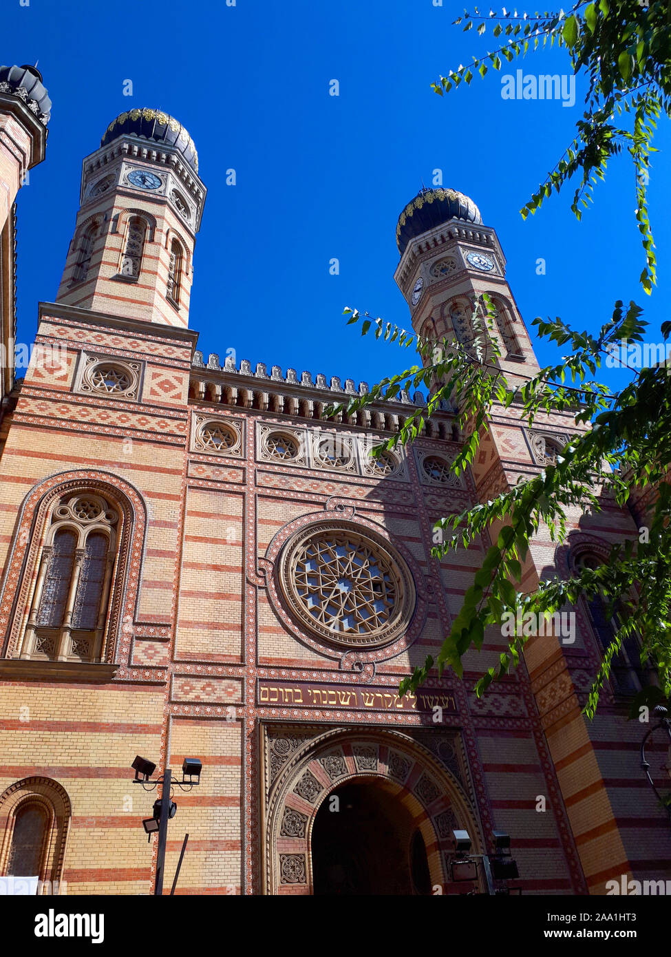 Budapest’s Moorish Style Great Synagogue in Hungary is the Most ...