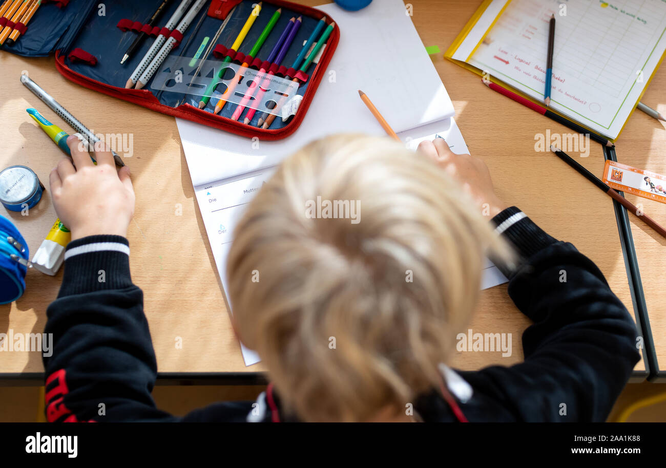 Munich, Germany. 24th Sep, 2019. School children of a 2nd class in the ...