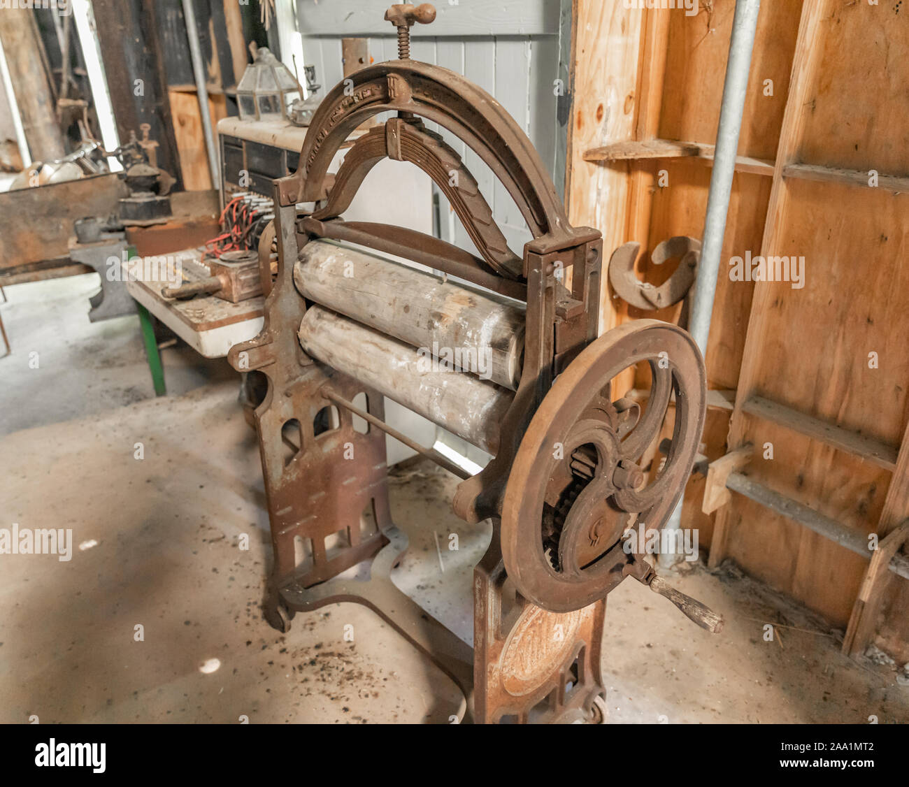 Laundry press machine hi-res stock photography and images - Alamy
