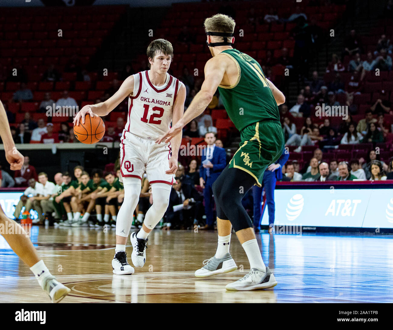 Norman, Oklahoma, USA. 18th Nov, 2019. The Oklahoma Sooners and their ...
