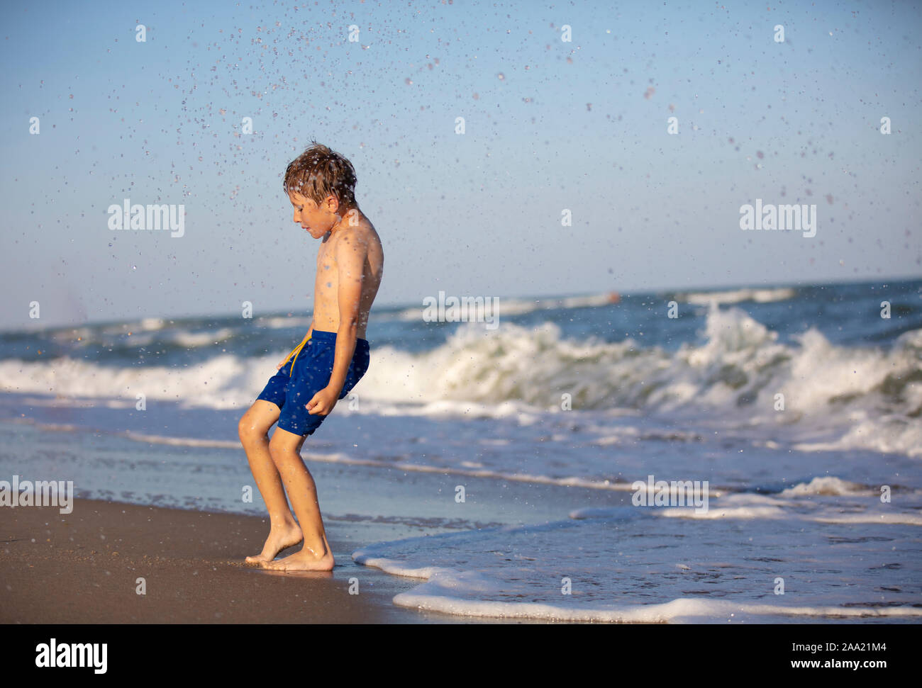 Boy at ocean hi-res stock photography and images - Alamy