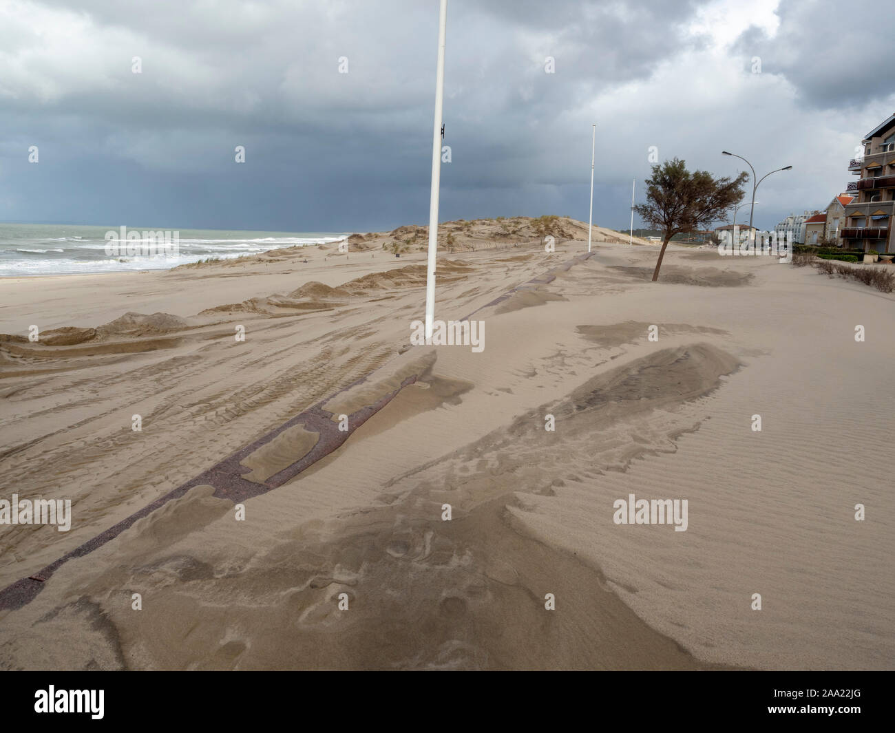 Sandy wind storm hi-res stock photography and images - Alamy