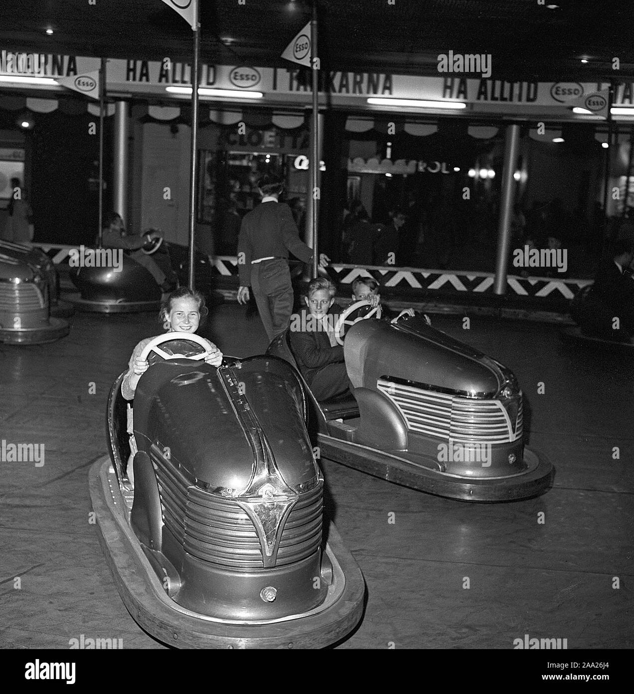 Funfair 1950s hi-res stock photography and images - Alamy
