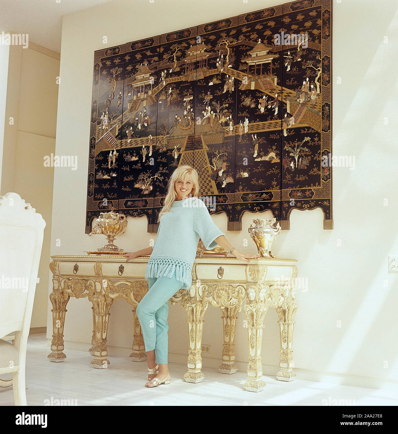 Britt ekland james bond hi-res stock photography and images - Alamy