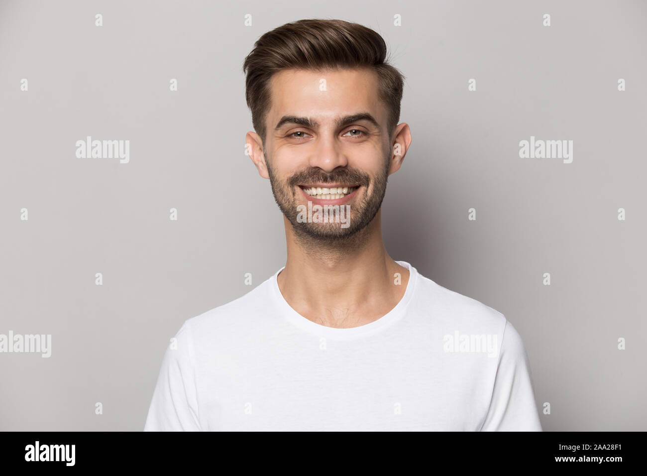 Close up portrait with smiling broadly handsome bearded man Stock Photo ...