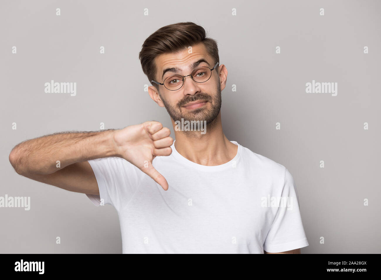Disagree face expression hi-res stock photography and images - Alamy