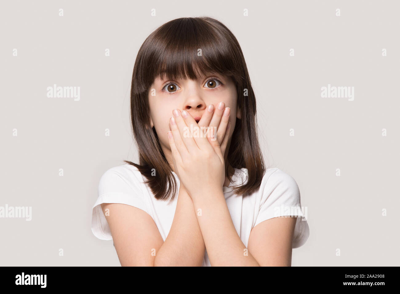 Child surprised and scared hi-res stock photography and images - Alamy