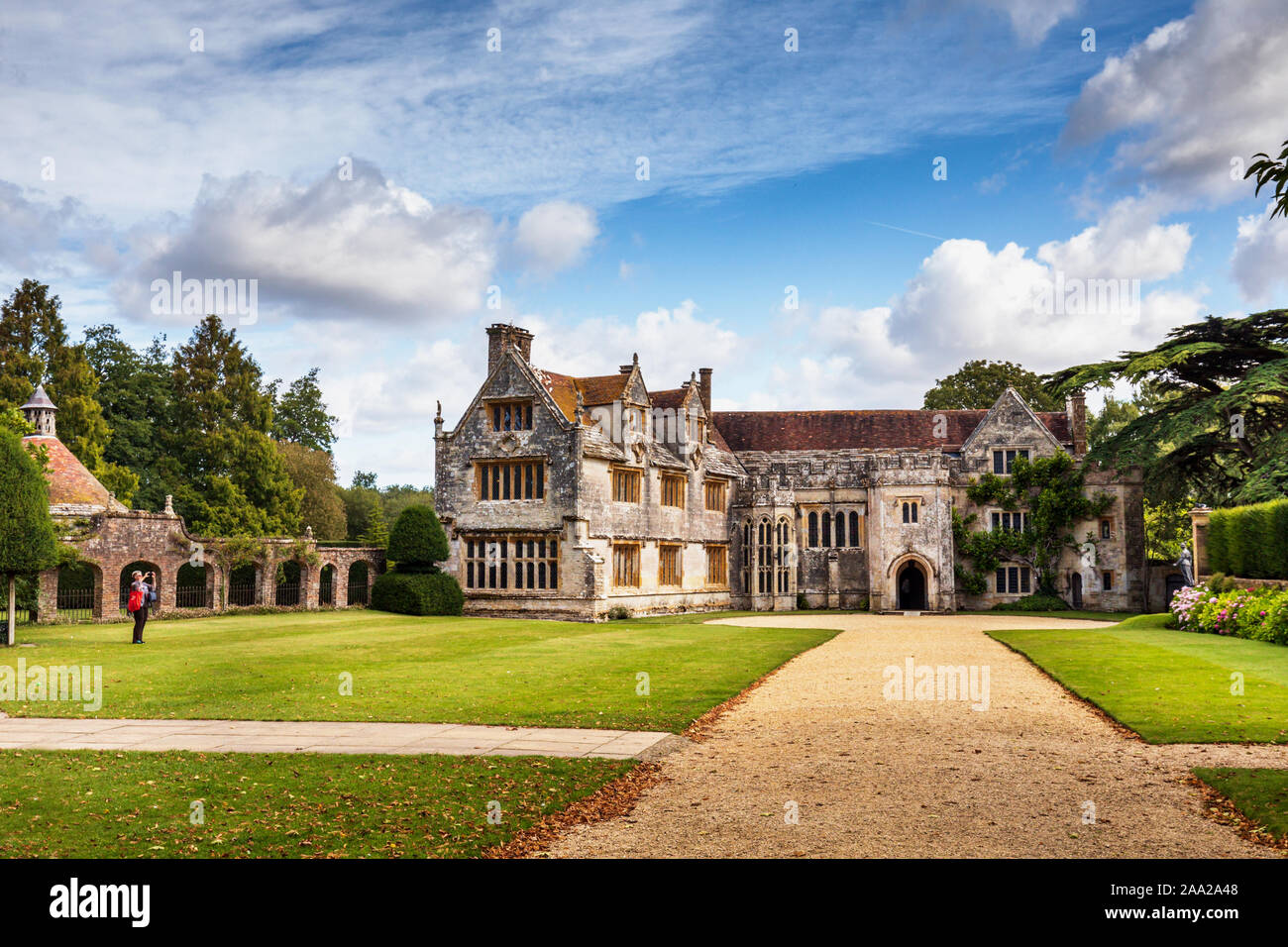 Tudor house and garden hi-res stock photography and images - Alamy