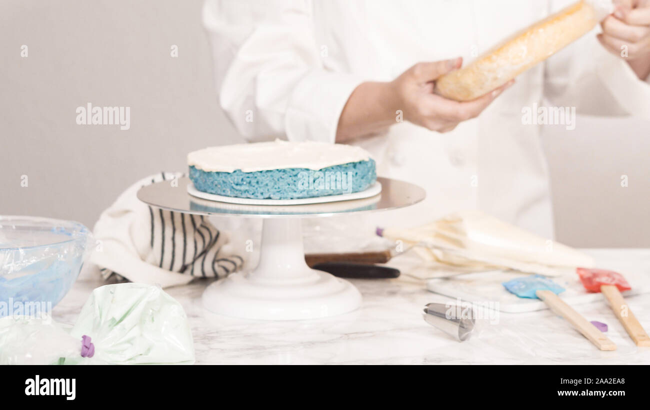 Stacking cake layers to create the round three-layer vanilla cake Stock ...