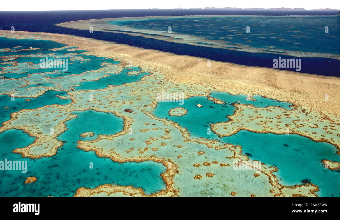 Hardy- and Hook Reef off the Whitsundaays Islands in the central Great ...