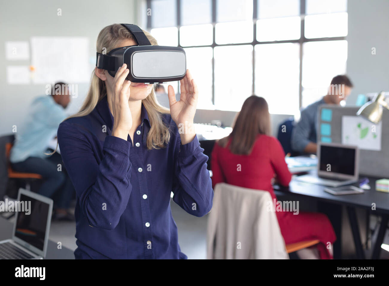 Asian female vr hi-res stock photography and images - Alamy