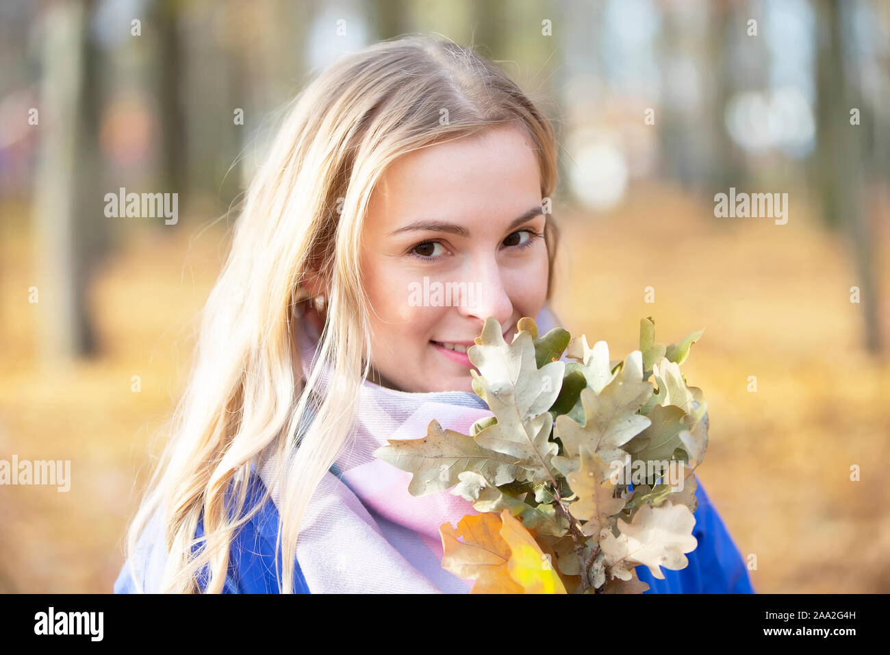 Ordinary girl hi-res stock photography and images - Alamy