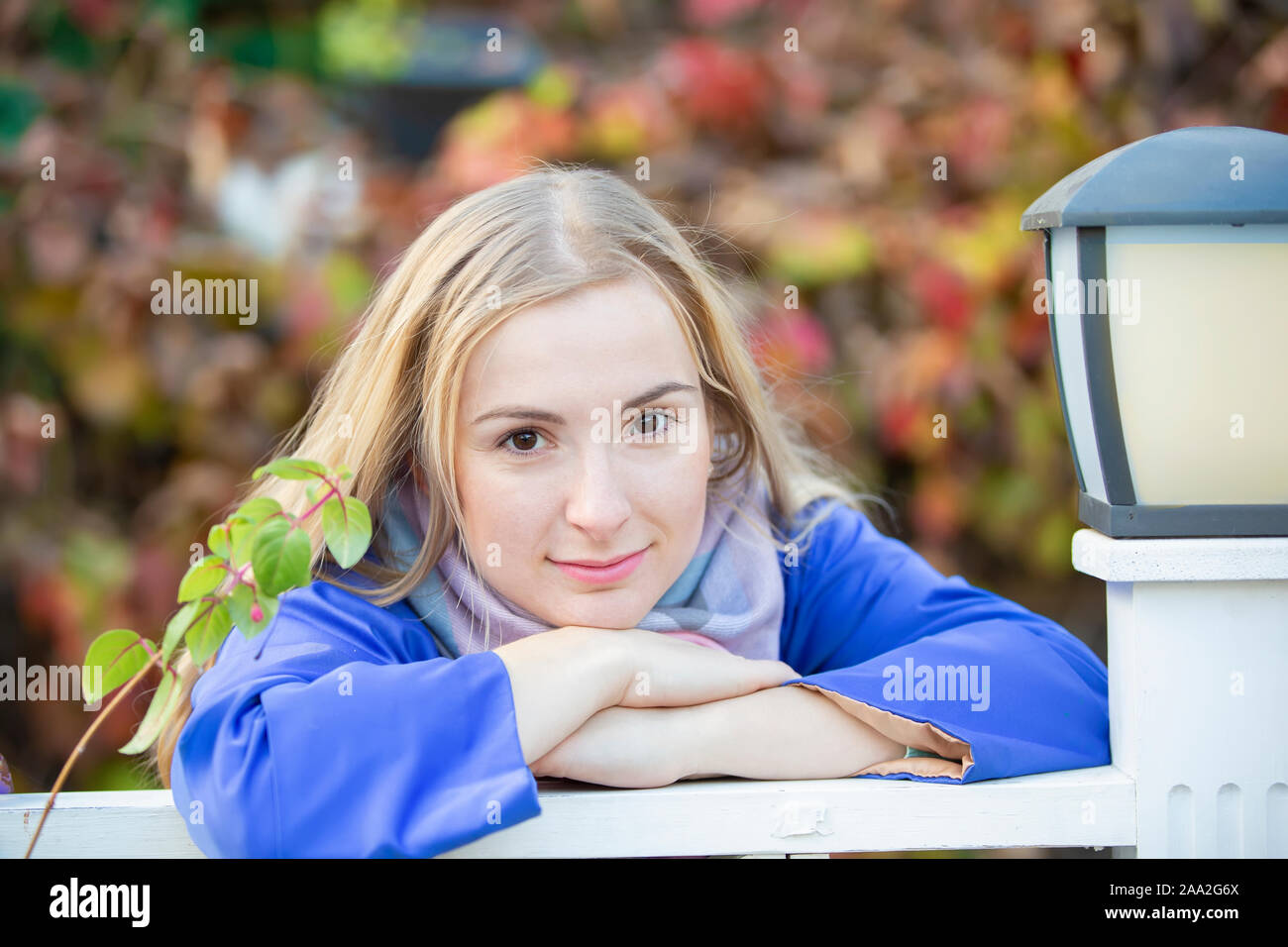 Ordinary girl hi-res stock photography and images - Alamy