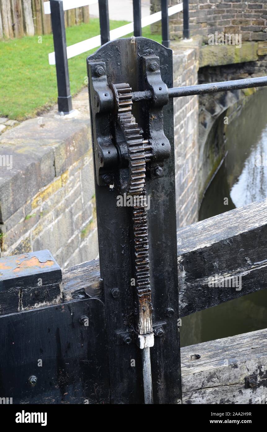 Victorian lock gate hi-res stock photography and images - Alamy