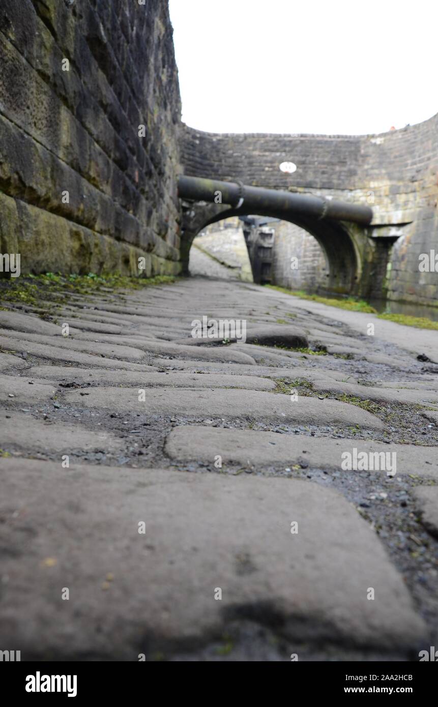 canal bridge and toe path, bridge crossing Huddersfield narrow canal ...