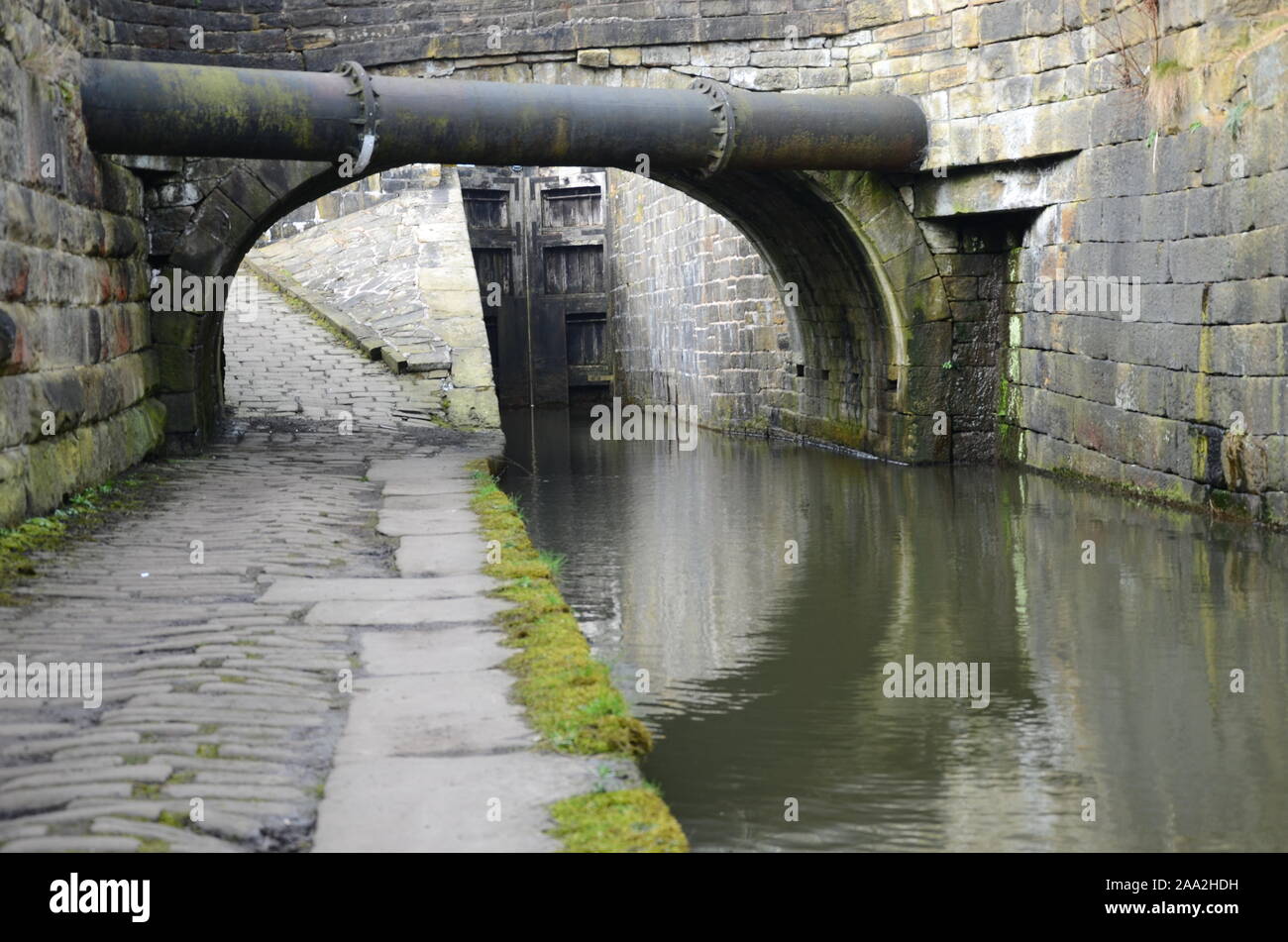 Waterway and bridge hi-res stock photography and images - Alamy