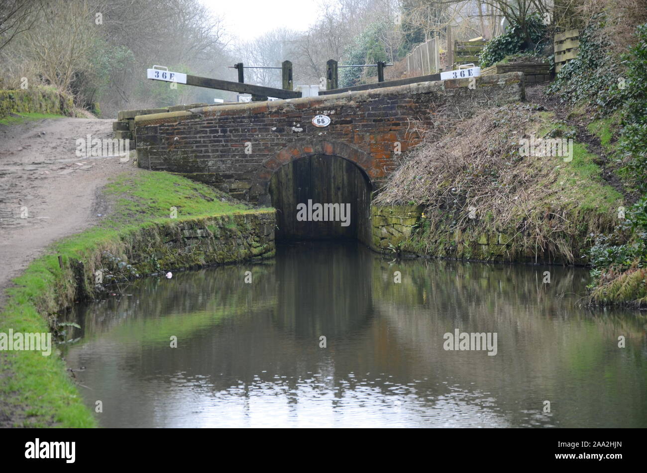 Canal bridge and toe path hi-res stock photography and images - Alamy
