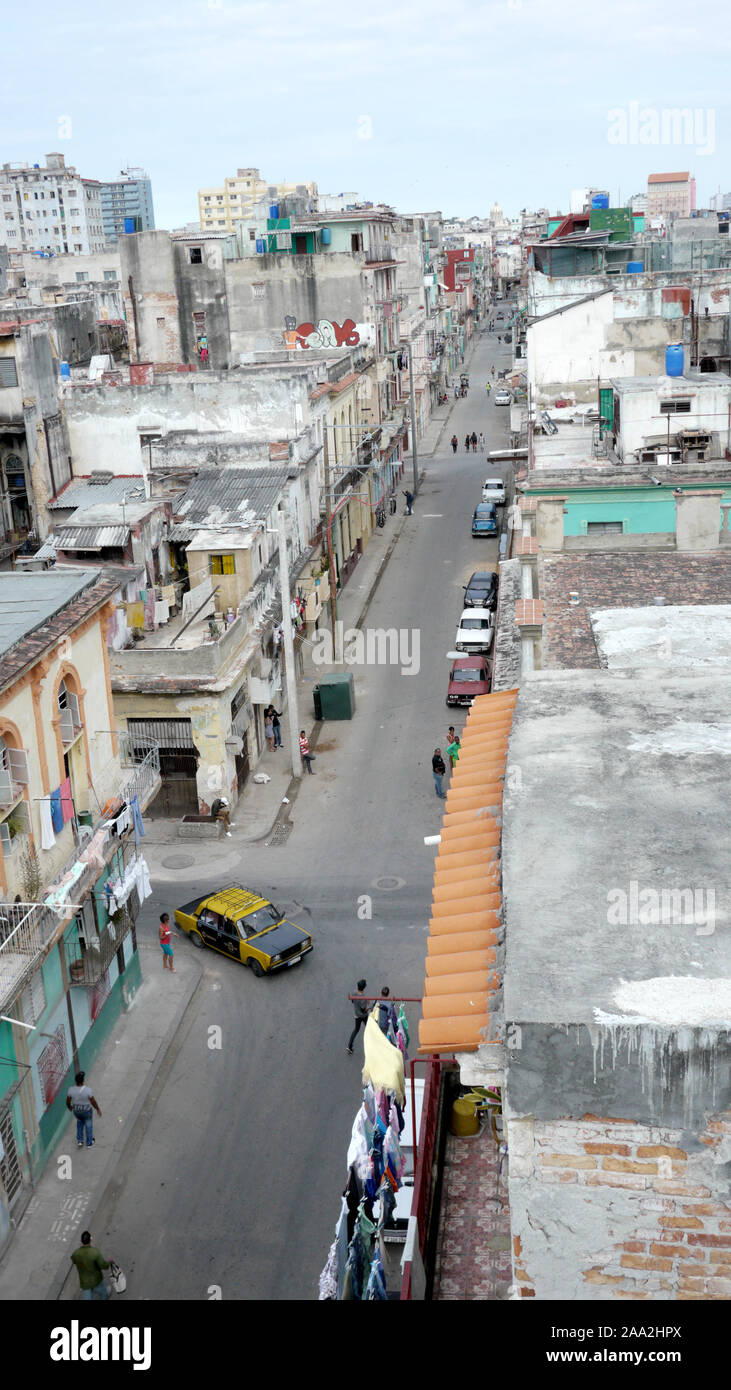 Havana rooftops hi-res stock photography and images - Alamy