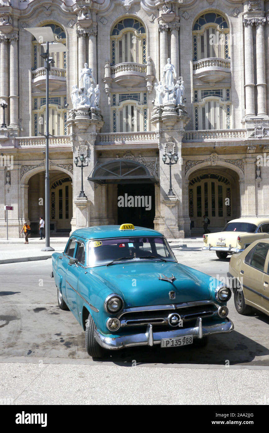 HAVANA, CUBA - 20 December 2016 : Old American cars are still a common ...