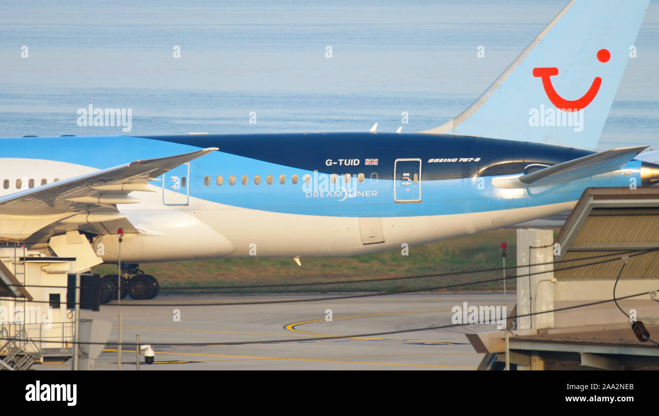 TUI fly Boeing 787 Dreamliner Stock Photo - Alamy