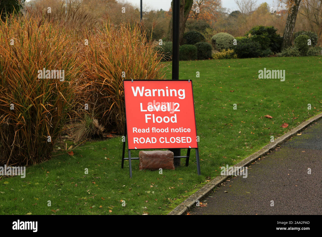 Flood warning sign hi-res stock photography and images - Alamy