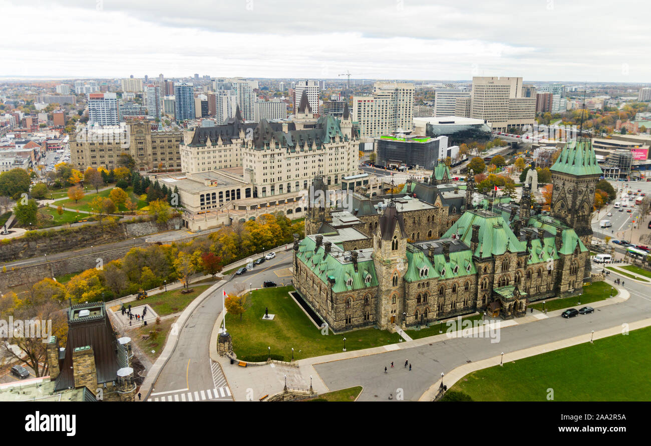 2019. Bird view of Ottawa city from the Peace Tower (Tower of Victory ...