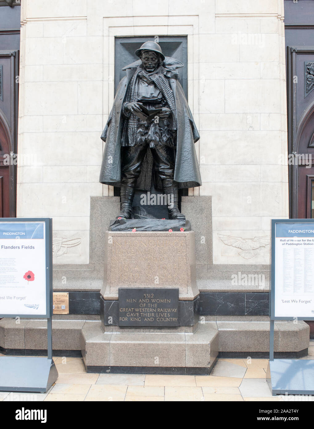 Statue of the 'Unknown Soldier' on platform 1 at Paddington Station in ...