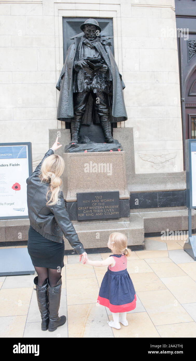 Statue of the 'Unknown Soldier' on platform 1 at Paddington Station in ...