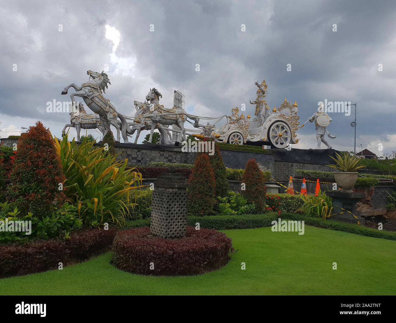 Telajakan jalan dan taman rama sinta statue, Bali, Indonesia Stock ...