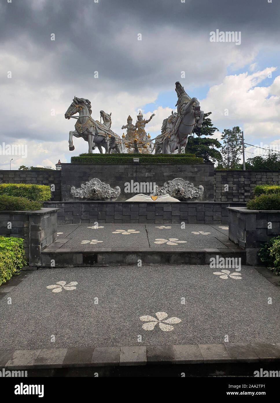 Telajakan jalan dan taman rama sinta statue, Bali, Indonesia Stock ...