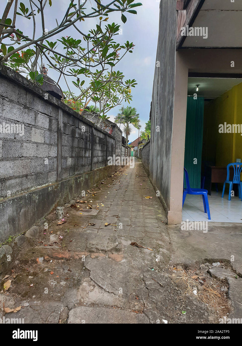 Backstreet lane hi-res stock photography and images - Alamy