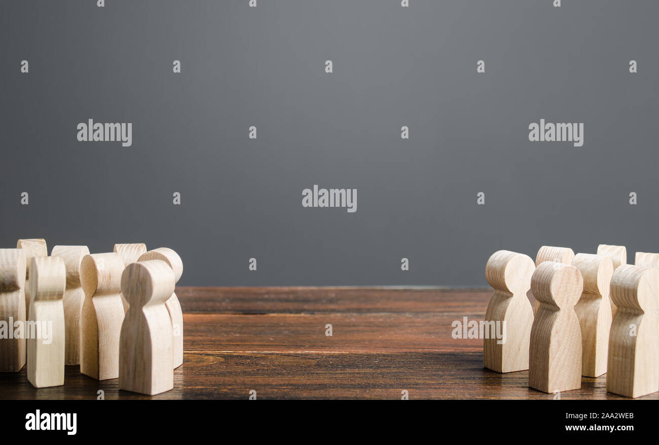 Attracting viewers hi-res stock photography and images - Alamy