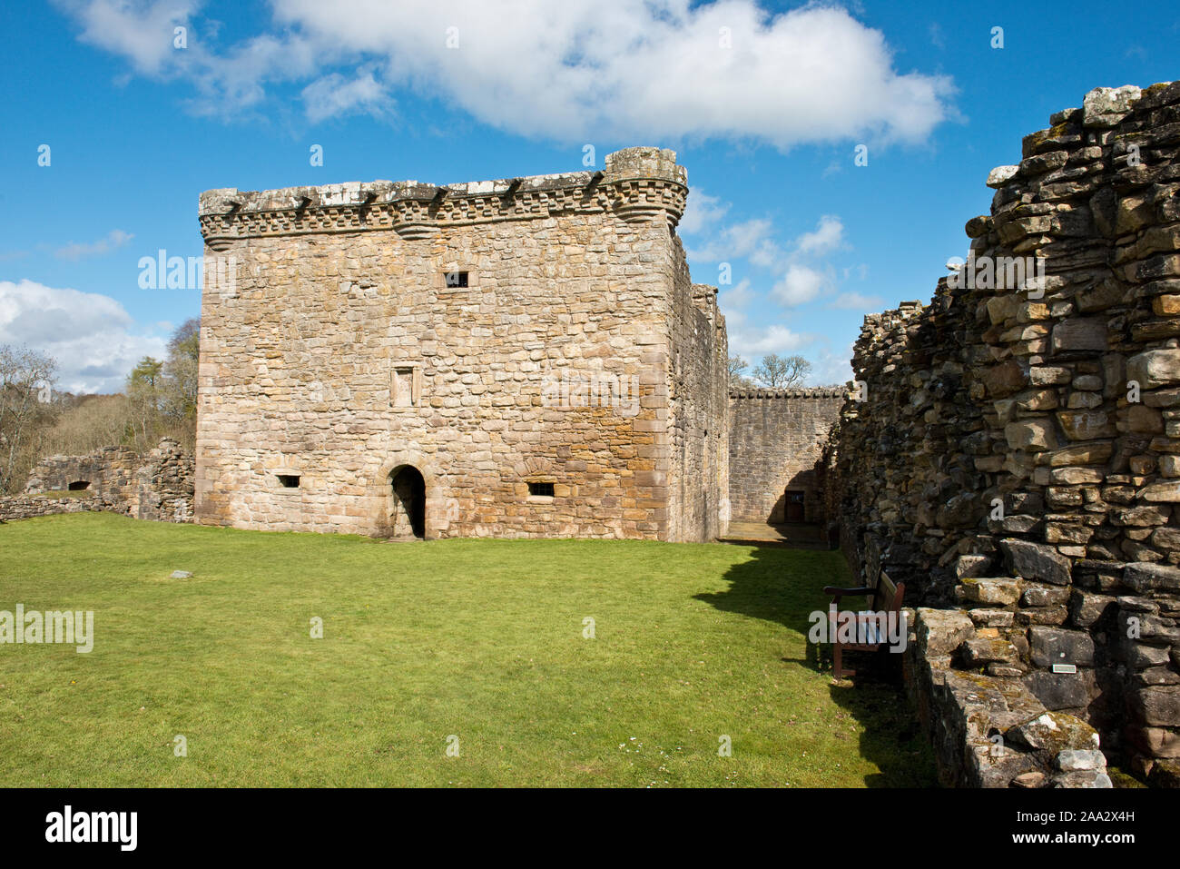 Craignethan castle lanark hi-res stock photography and images - Alamy