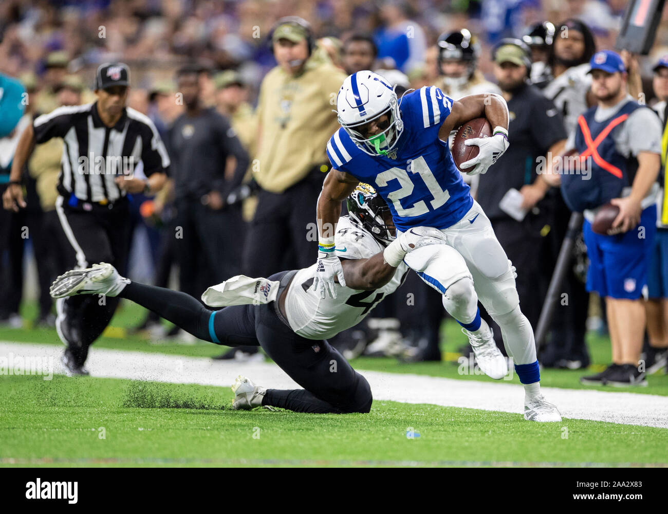 Indianapolis, Indiana, USA. 17th Nov, 2019. Indianapolis Colts running ...