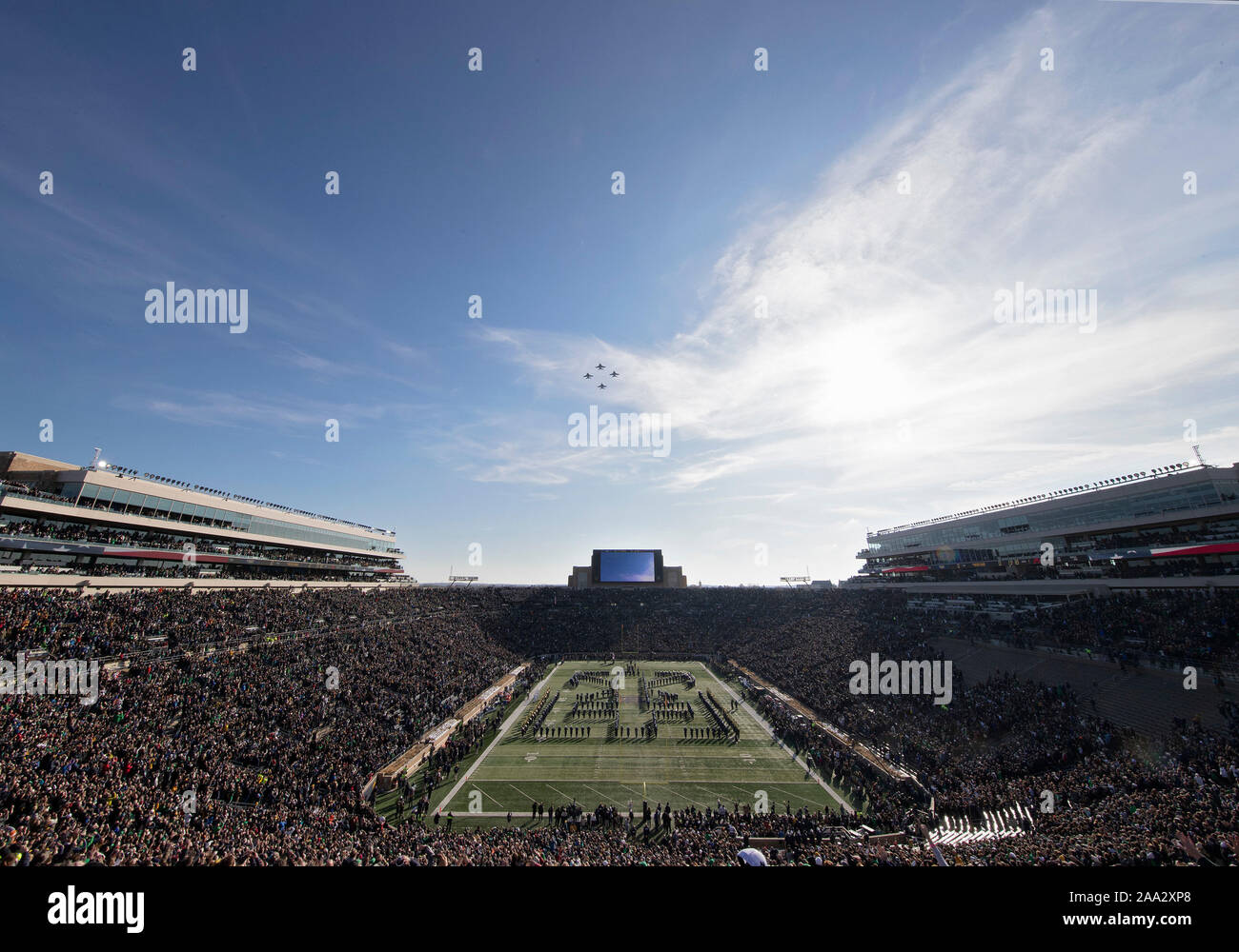 Military flyover stadium hi-res stock photography and images - Alamy