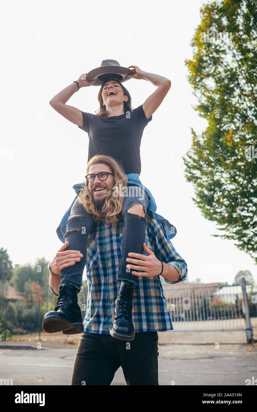 Shoulder riding hi-res stock photography and images - Alamy