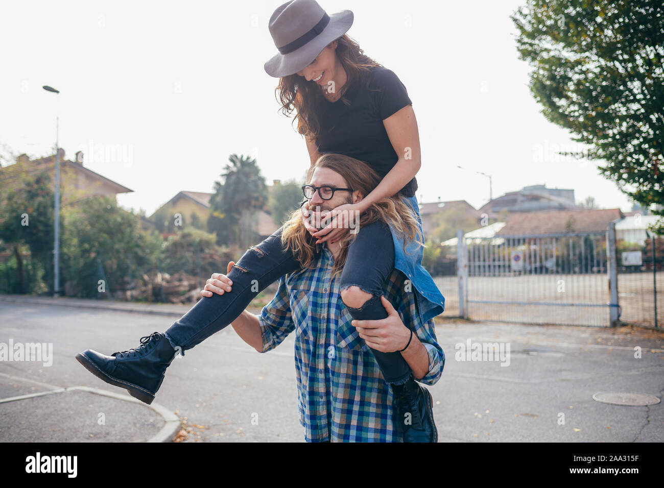 Shoulder riding hi-res stock photography and images - Alamy