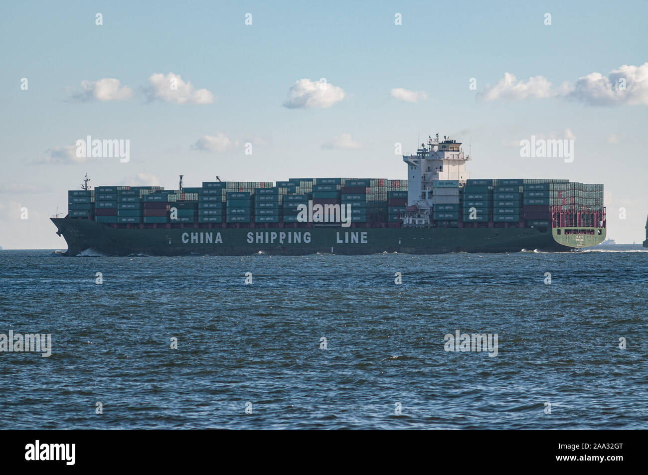 China shipping container lines hi-res stock photography and images - Alamy