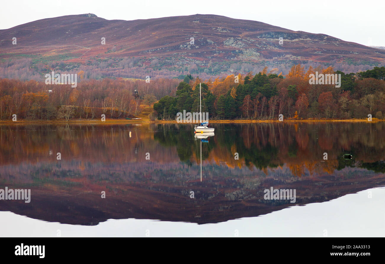 Lock boat scotland hi-res stock photography and images - Alamy