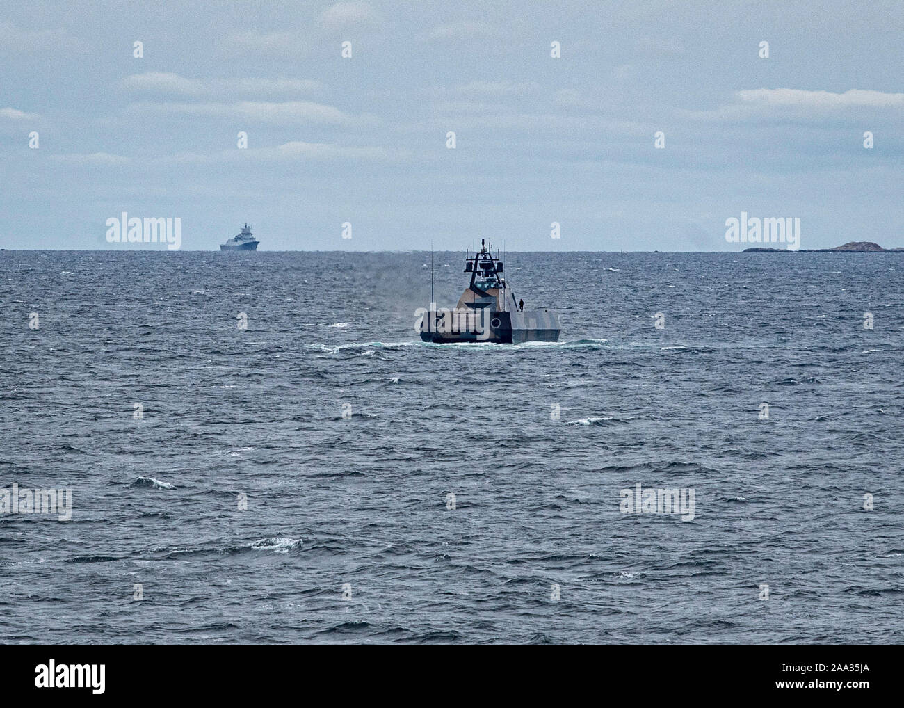 Missile fast patrol boat hi-res stock photography and images - Alamy