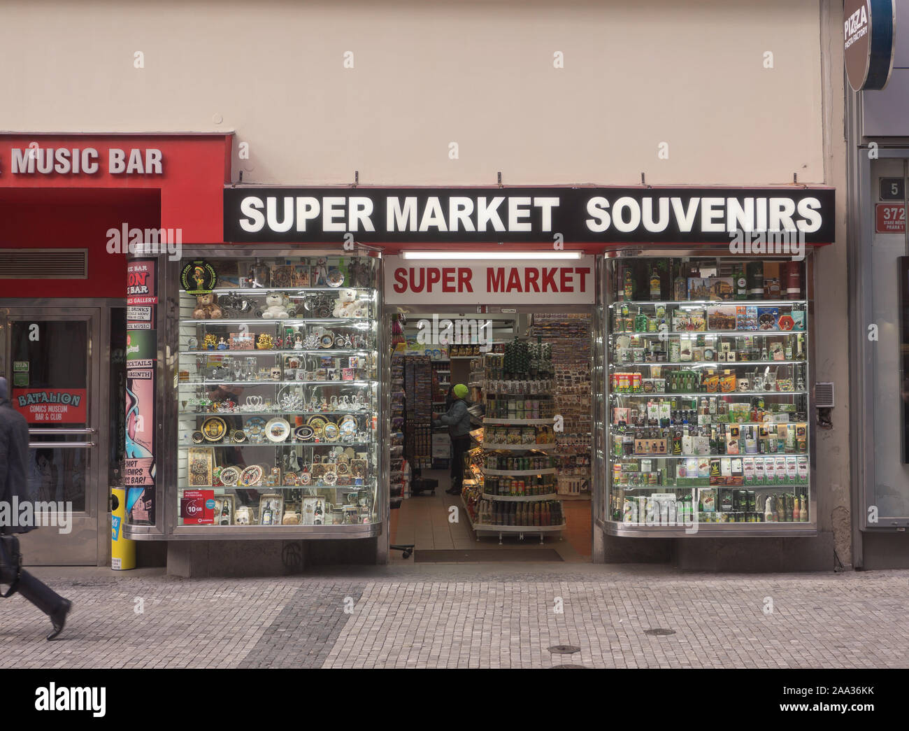 Beverages supermarket hi-res stock photography and images - Alamy