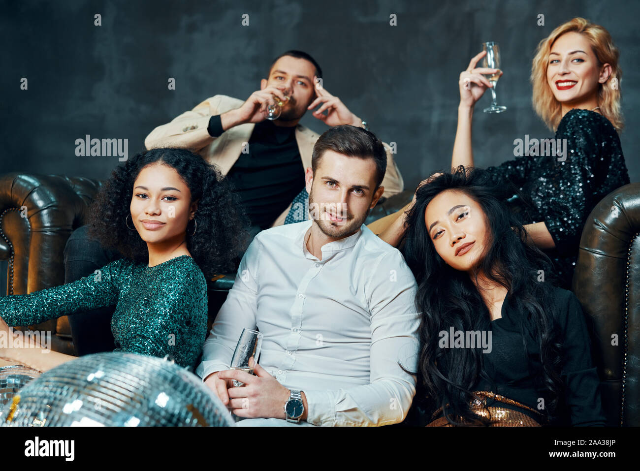 Group young men hang out hi-res stock photography and images - Alamy