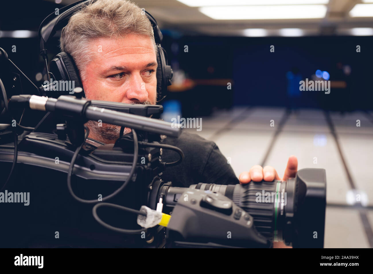 Professional Cameraman High Resolution Stock Photography and Images - Alamy