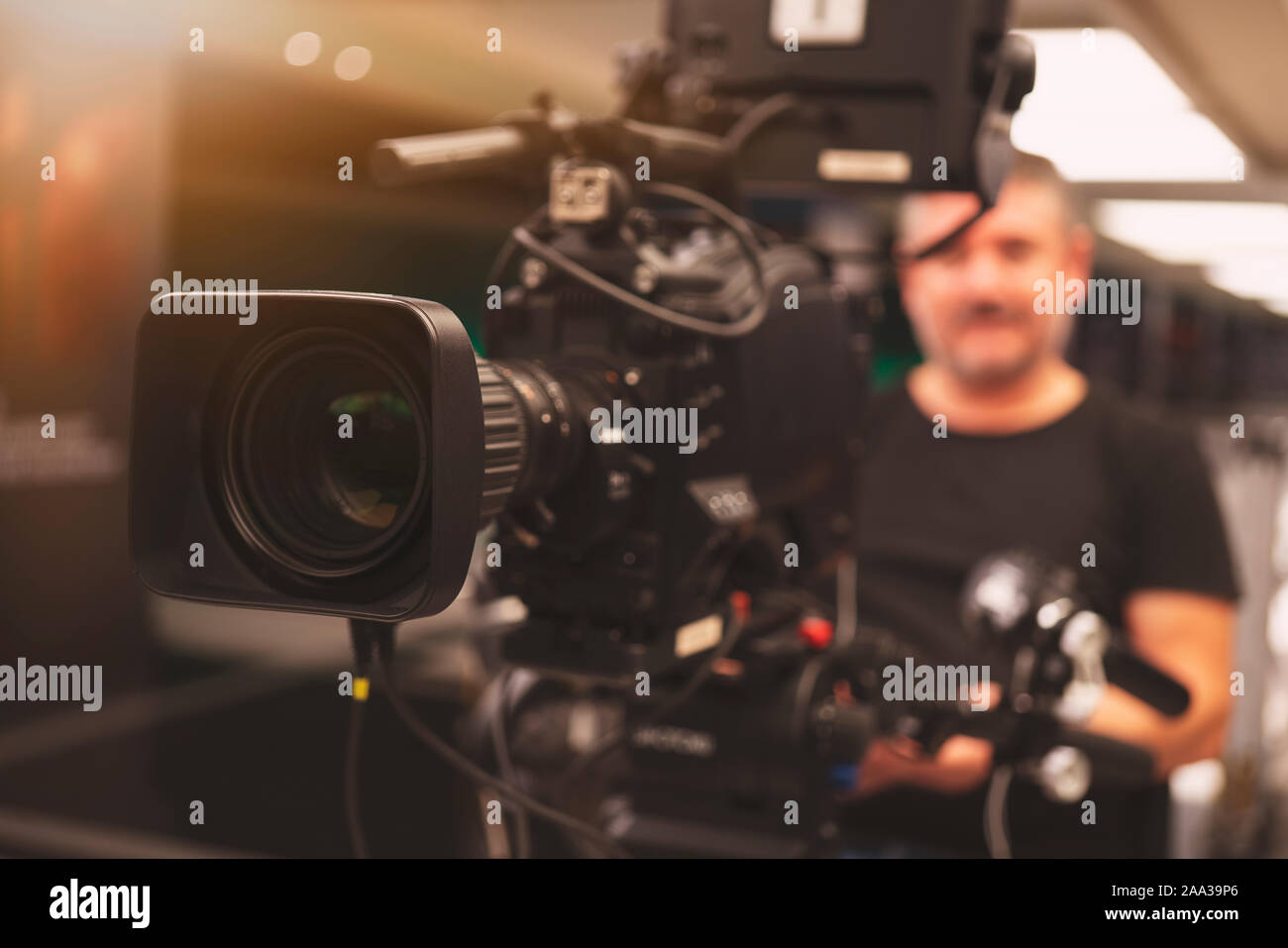 Professional cameraman hi-res stock photography and images - Alamy
