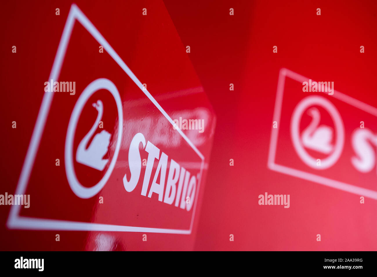 Logo schwan hi-res stock photography and images - Alamy