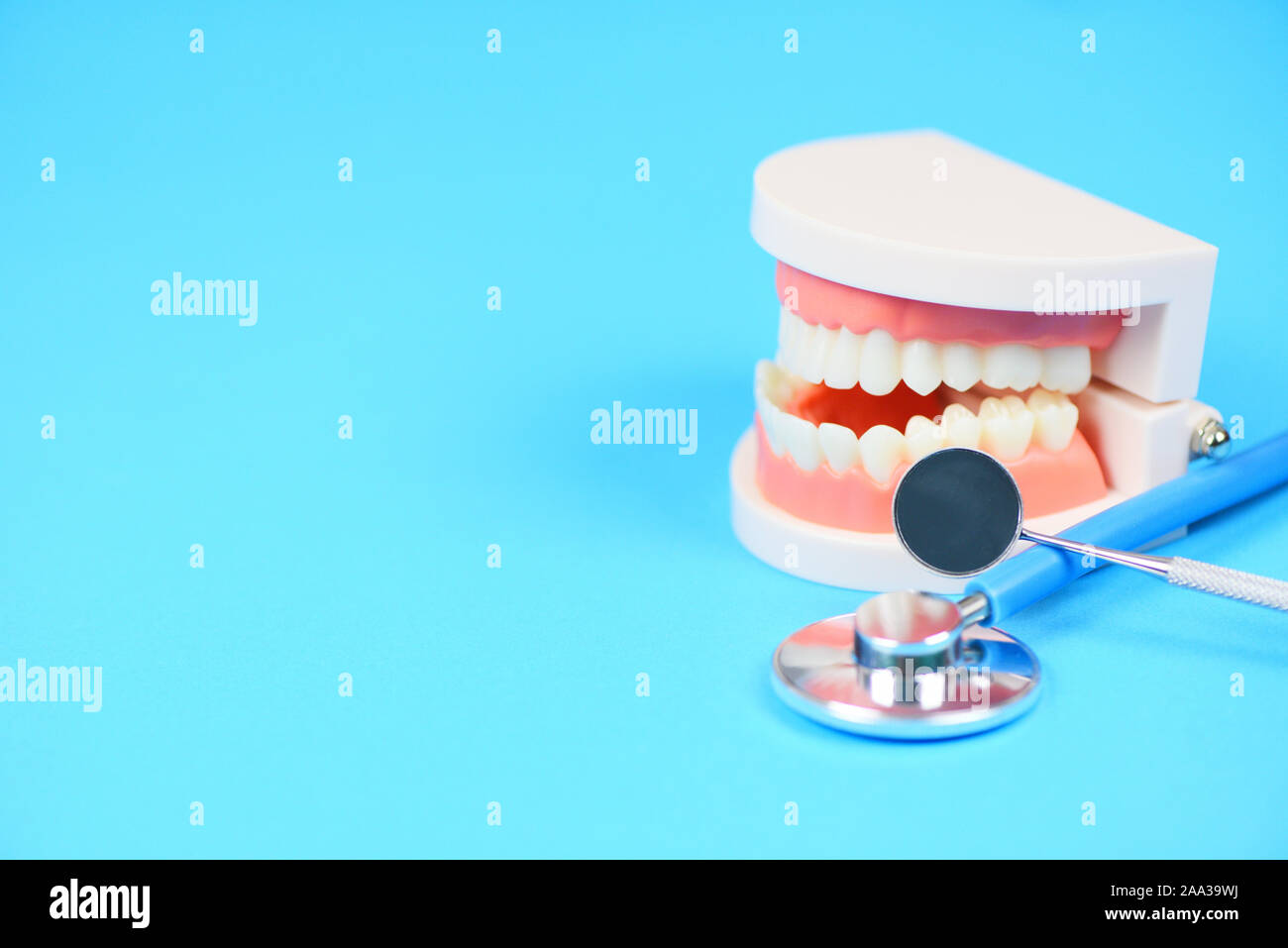 Ora dental hi-res stock photography and images - Alamy